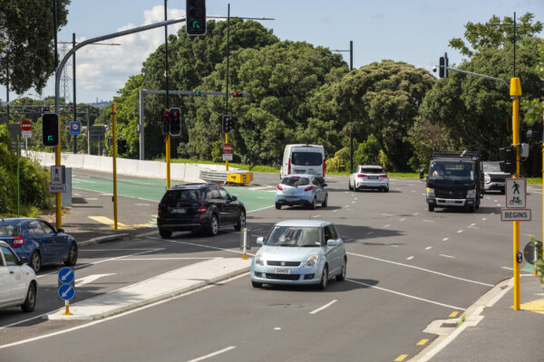 Bridge's lane markings cause confusion - Times